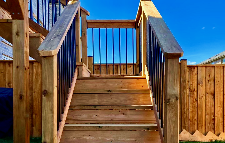 Deck Railing Construction and Installation | Resolut Construction